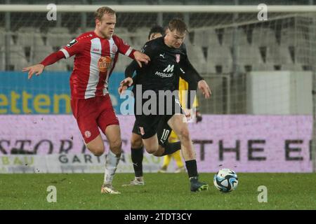 Lucas Brumme (RWE) Julian Eitschberger (Halle) Fußball, 20. Spieltag 3 Liga Saison 2023/2024 ...