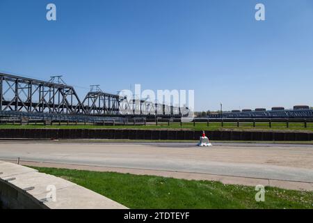 Steep bridge crossing the Mississippi River Stock Photo - Alamy