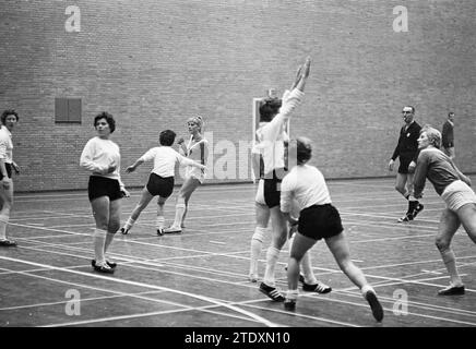 Heemskerk - IJmond Indoor handball, Handball, 26-01-1964, Whizgle News ...