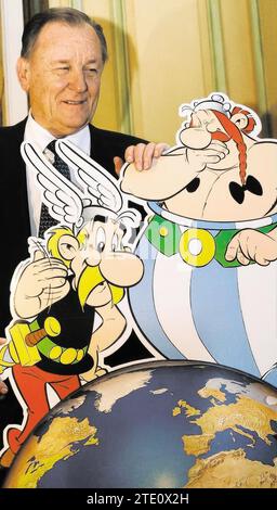 Madrid, 01/14/2005. Albert Uderzo poses with his characters Asterix and ...
