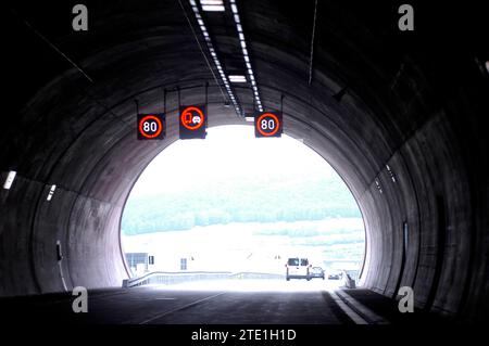 Tunnelausfahrt, Autobahn A71, Deutschland, BLF *** Tunnel exit, highway ...