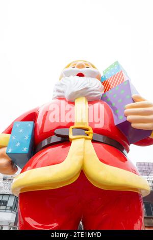 giant santa claus model in the outdoor Stock Photo - Alamy