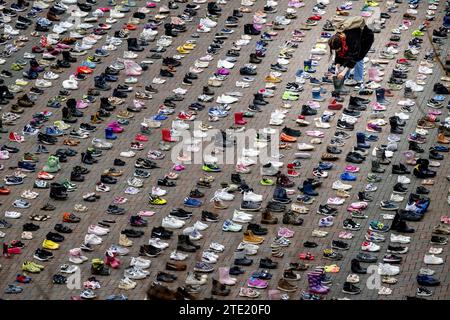 ROTTERDAM - Eight thousand pairs of shoes are displayed on De ...