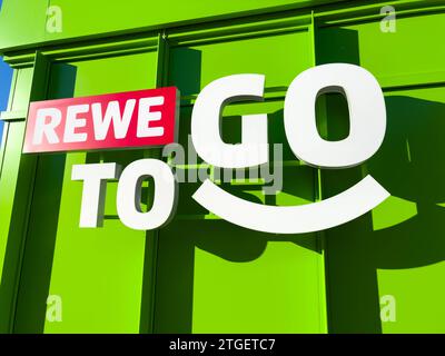 Rewe / Logo / Schriftzug / Supermarktkette / Lebensmittel Stock Photo ...