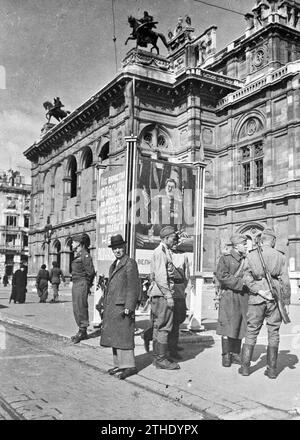 Vienna. Russian propaganda at the Opernring through large posters. In ...