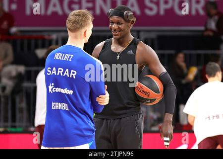 Justus Hollatz (FC Bayern Basketball, #21) waehrend dem Aufwaermen. GER ...