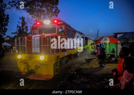 The late evening Nairobi to Kisumu passenger train drives past Kibera ...