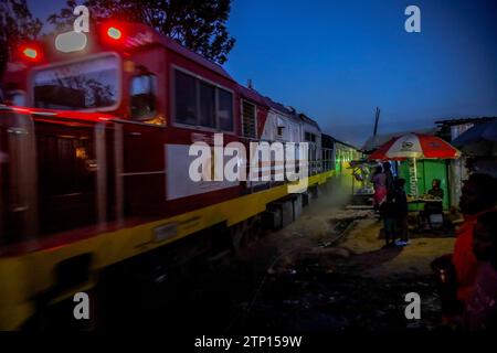 The late evening Nairobi to Kisumu passenger train drives past Kibera ...