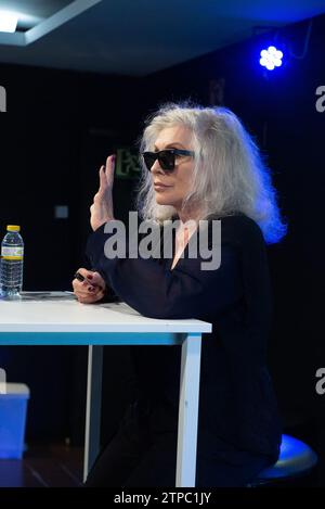 Vocalist Debbie Harry signs copies of her autobiography 'De cara' at ...