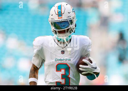 Miami Dolphins wide receiver Robbie Chosen heads onto the field before ...