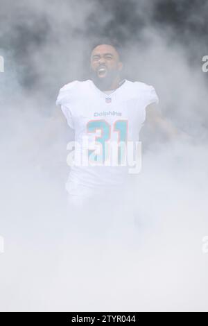 Miami Dolphins running back Raheem Mostert (31) runs with the ball ...