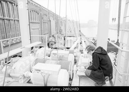 Cranes at Figee, Figee, Cranes, 03-03-1978, Whizgle News from the Past ...