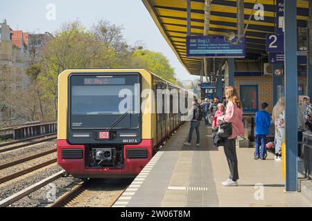 Ringbahn S 42, Bahnhof Bundesplatz, Friedenau, Tempelhof-Schöneberg ...