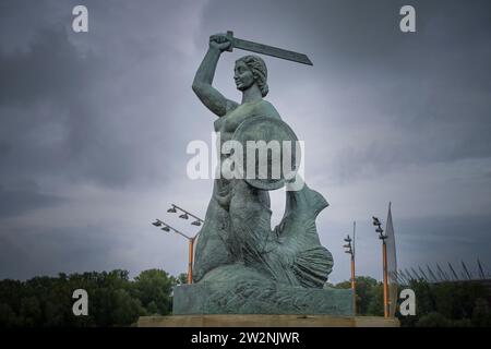 Statue der Warschauer Seejungfer - Warszawska Syrenka, General George ...