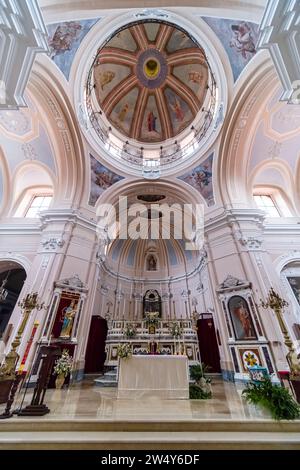 Interior design and altar in the Chiesa Abbaziale of Fossanova Abbey ...