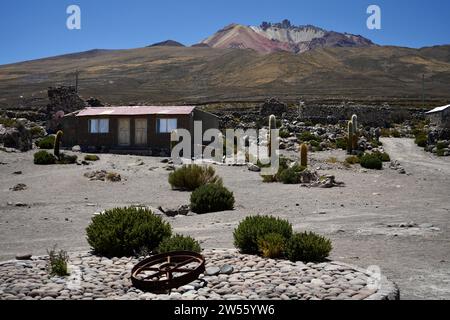 Buildings in the Village with Tunupa Volcano behind. Coqueza Canton ...