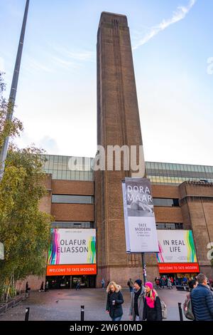 Tate Modern Tower and Iconic Chimney Stack, Bankside London, November ...