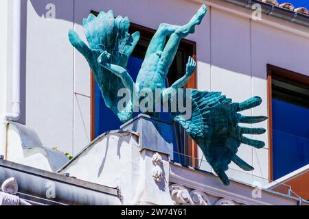 Fall of Icarus, bronze sculpture by the sculptor Igor Mitoraj ...
