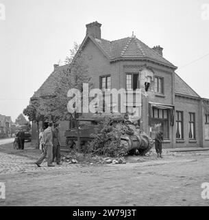 Tank units of the Irish Guards take position at a junction in Aalst ca ...