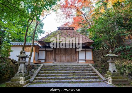 Gate to Honen-in Temple. Maple trees turn red in autumn. Kyoto, Japan ...