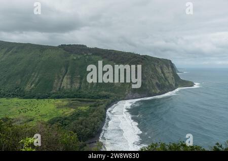 Scenic aerial panoramic Waipio Valley lookout vista, Big Island of ...