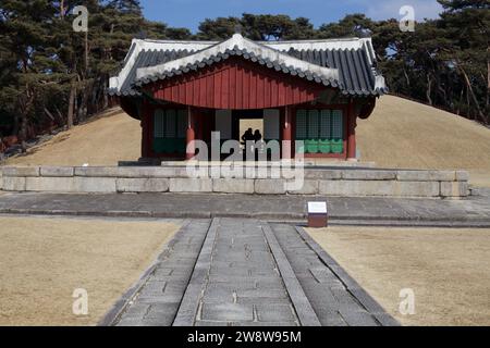 Yeoju City, South Korea - February 16, 2020: The iconic Hongsalmun gate ...