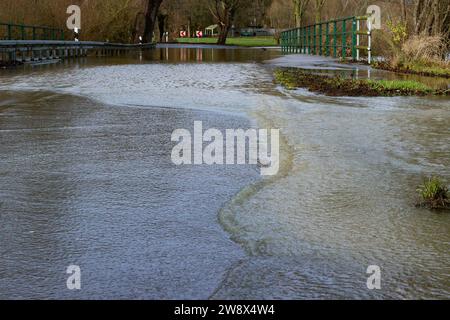 Niedersachsen, Hannover, Hochwasser nach Dauerregen: Pegel der Leine ...