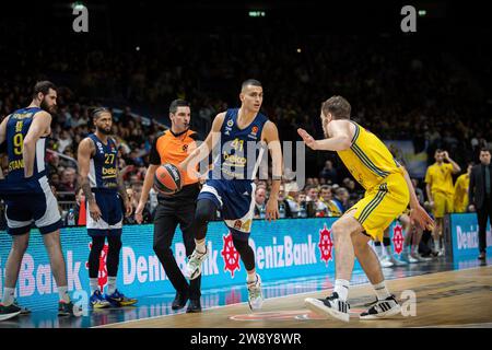 Yam Madar (Fenerbahce Beko Istanbul, #41), Yanni Wetzell (Alba Berlin ...