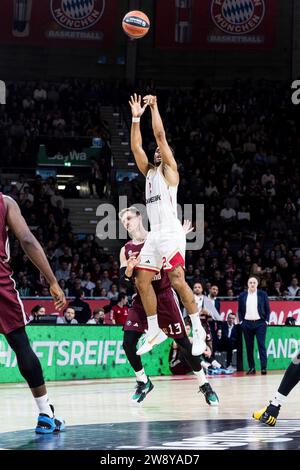 Andreas 'Andi' Obst (FC Bayern M?nchen, #13), Nick Weiler-Babb (FC ...
