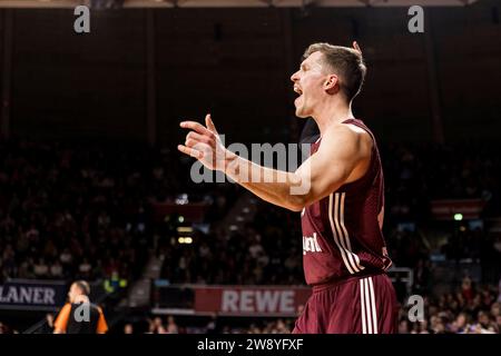 Andreas 'Andi' Obst (FC Bayern M?nchen, #13) an der Freiwurflinie, Ball ...