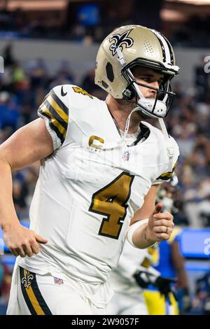 New Orleans Saints quarterback Derek Carr (4) works out during an NFL ...
