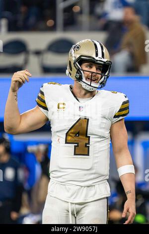 New Orleans Saints quarterback Derek Carr (4) looks to pass during an ...