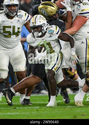 Georgia Tech running back Jamal Haynes (1) caries the ball as he eludes ...