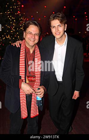 Frank Zander mit Sohn Marcus Zander praesentieren den echten Zander im ...