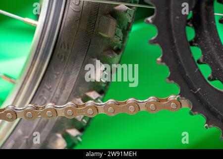 detail of bicycle transmission chain bob green background Stock Photo ...