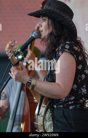Impressively Yorkshire singer/songwriter Banjo Jen can put on a solo ...
