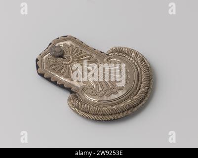 EPAULET Van de Garde Nationale, 1810 - 1813 Silver epaulette with ...