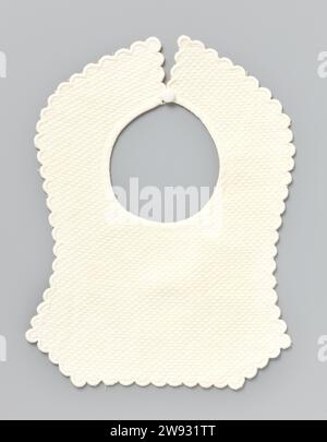 Slab of white linen (?) With piqué with sculpted rim; The corners run ...