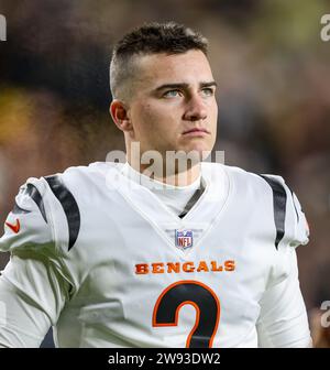 Cincinnati Bengals kicker Evan McPherson (2) warms up before an NFL ...