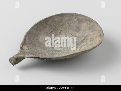 Spoon with oval container and straight handle with a diamond -shaped ...