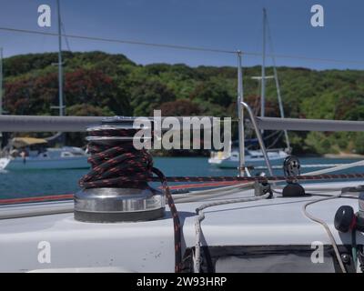 Sheet winch with self-tailing arm and sheet set plus another winch ...