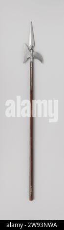 Sergeantshellebaard, 1650 - 1700 Halberd Short blade with a strong ...