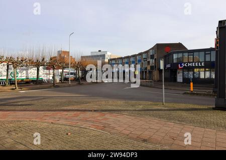 City center with market on the Raadhuisplein in Nieuwerkerk aan den ...