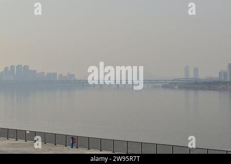 View of the Cheongdam Bridge built across the river Han that flows ...