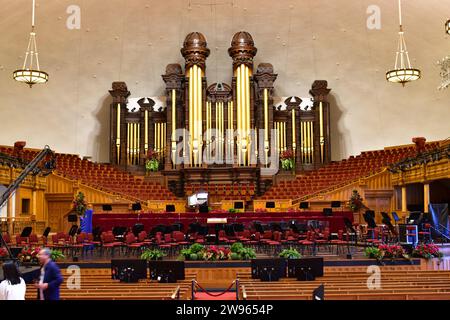 Mormon man playing the pipe organ inside the Salt Lake City Tabernacle Stock Photo - Alamy