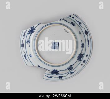 Fragmented dish of Chinese porcelain from the wreck of the Dutch East ...