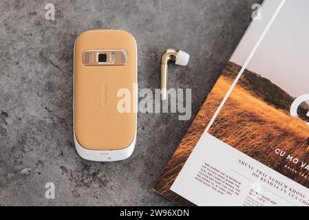 Nokia Oro cute phone Stock Photo - Alamy