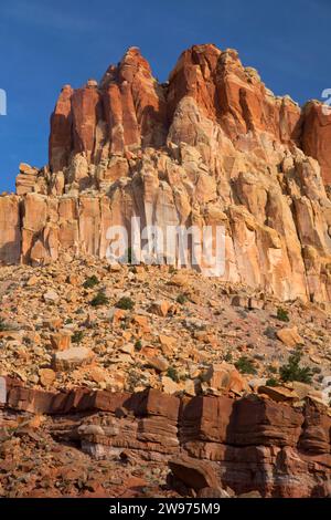 Cliff rim along Scenic Drive, Capitol Reef National Park, Utah Stock ...