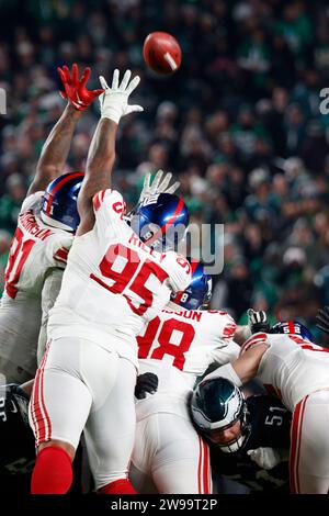 New York Giants defensive tackle Dexter Lawrence (97) and Russell ...