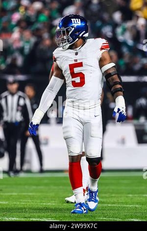 New York Giants linebacker Kayvon Thibodeaux (5) talks with media ...